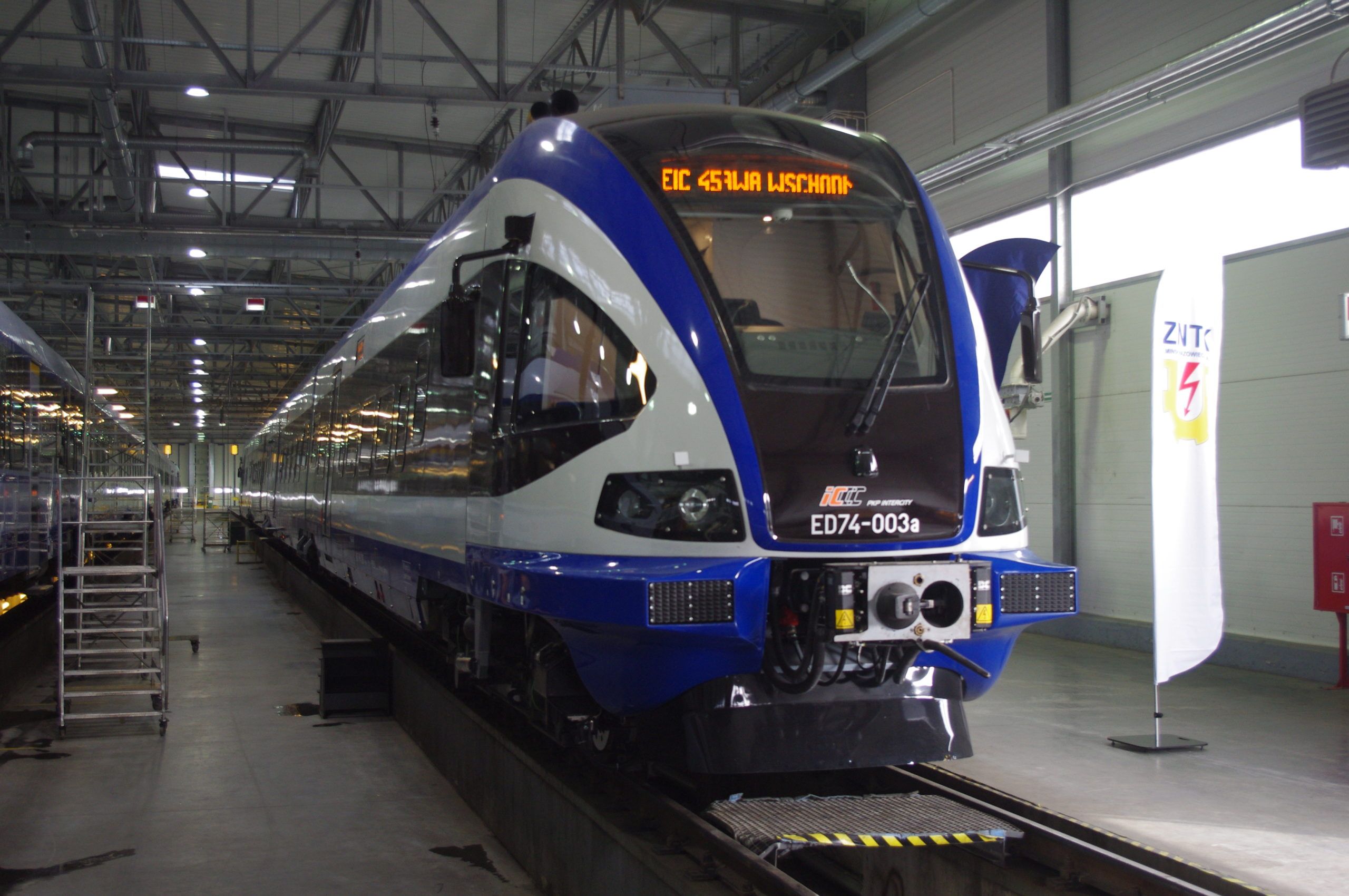 Zmodernizowane ED74 wyjadą na trasy już w grudniu - TransInfo