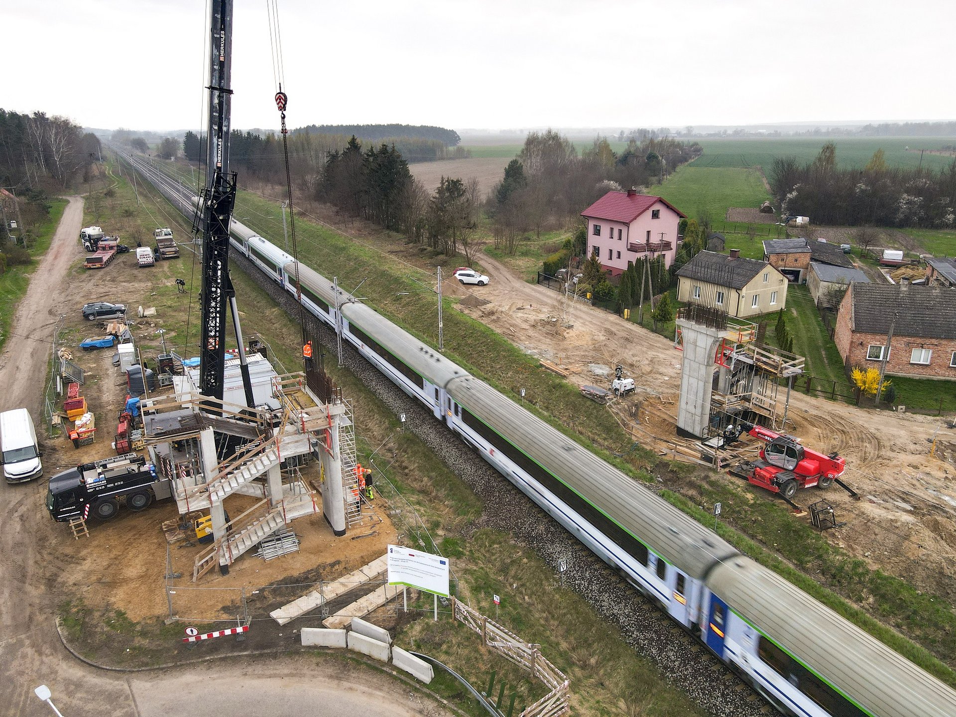 Bezpieczniej w Ciechanowie; ruszyła budowa wiaduktu nad torami - TransInfo