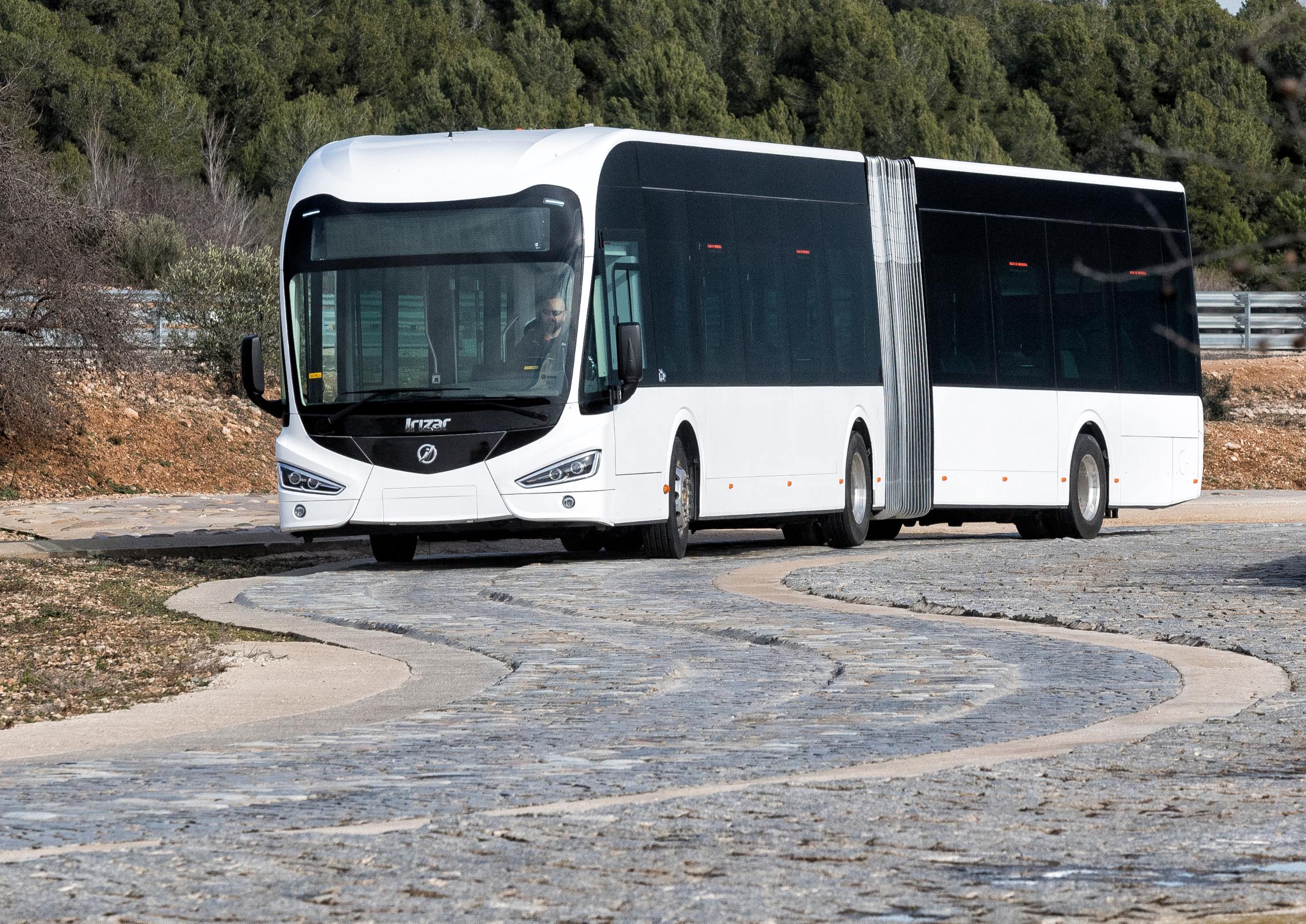 Hiszpanie zdobywają Warszawę. MZA wybiera Irizar w MEGA zadaniu na 50 ...